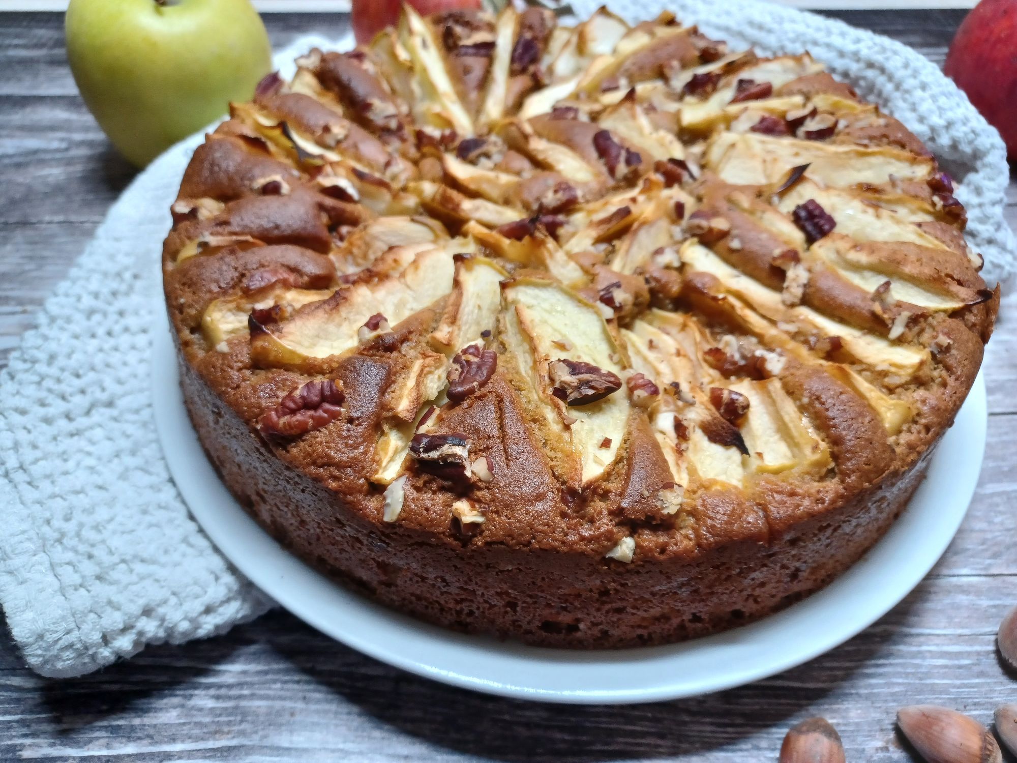 Gâteau d’automne aux pommes, noix et cannelle – La cuisine de Poupoule